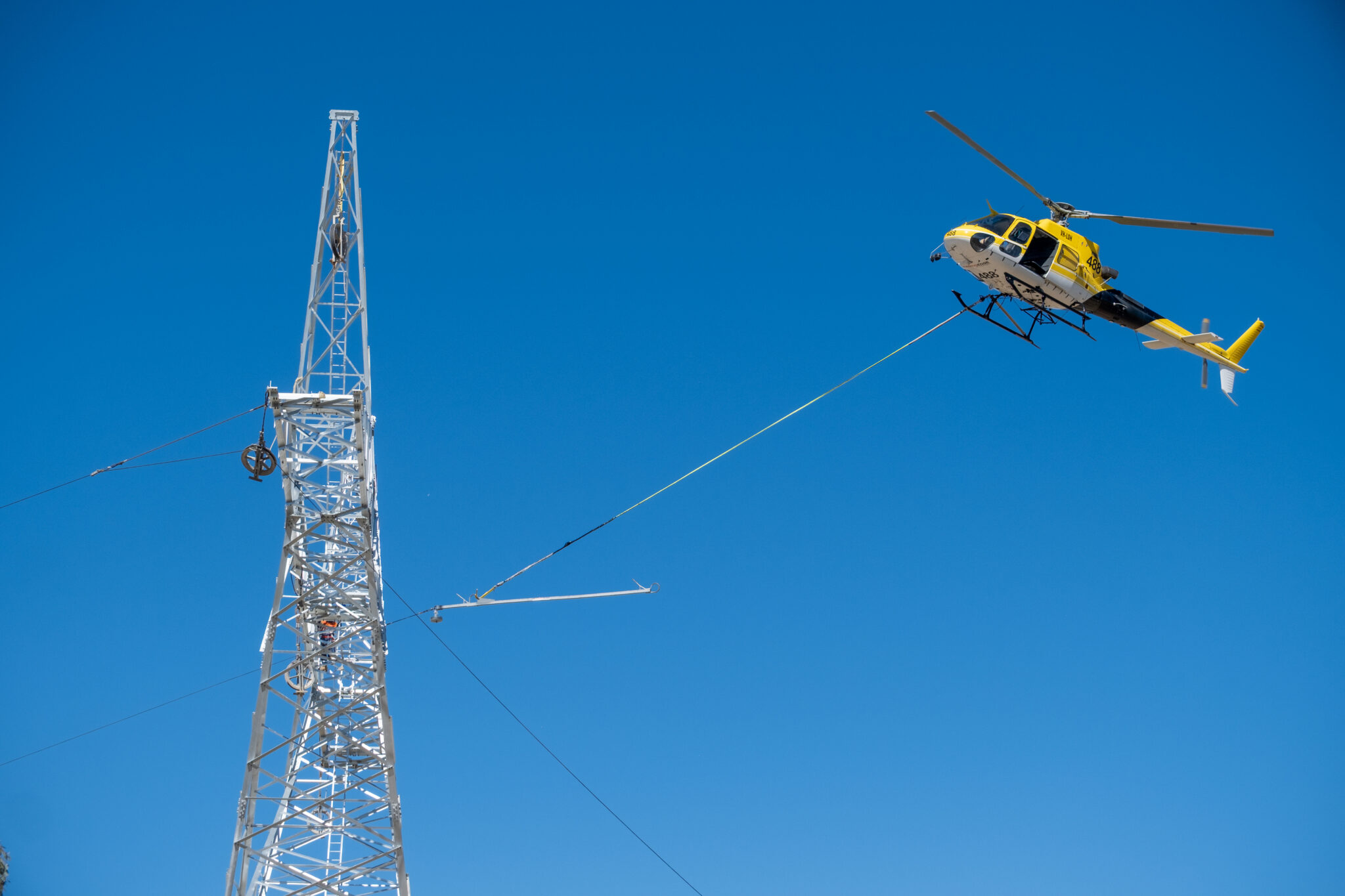 First transmission lines strung at Uungula Wind Farm | Squadron Energy